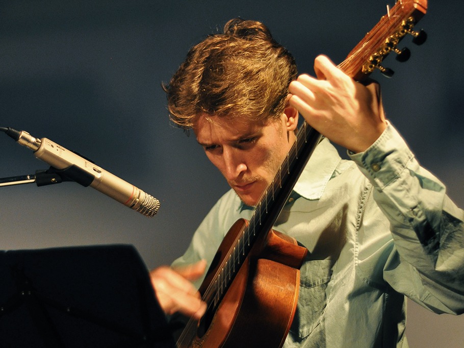 Bio - Sobre Julian Croatto